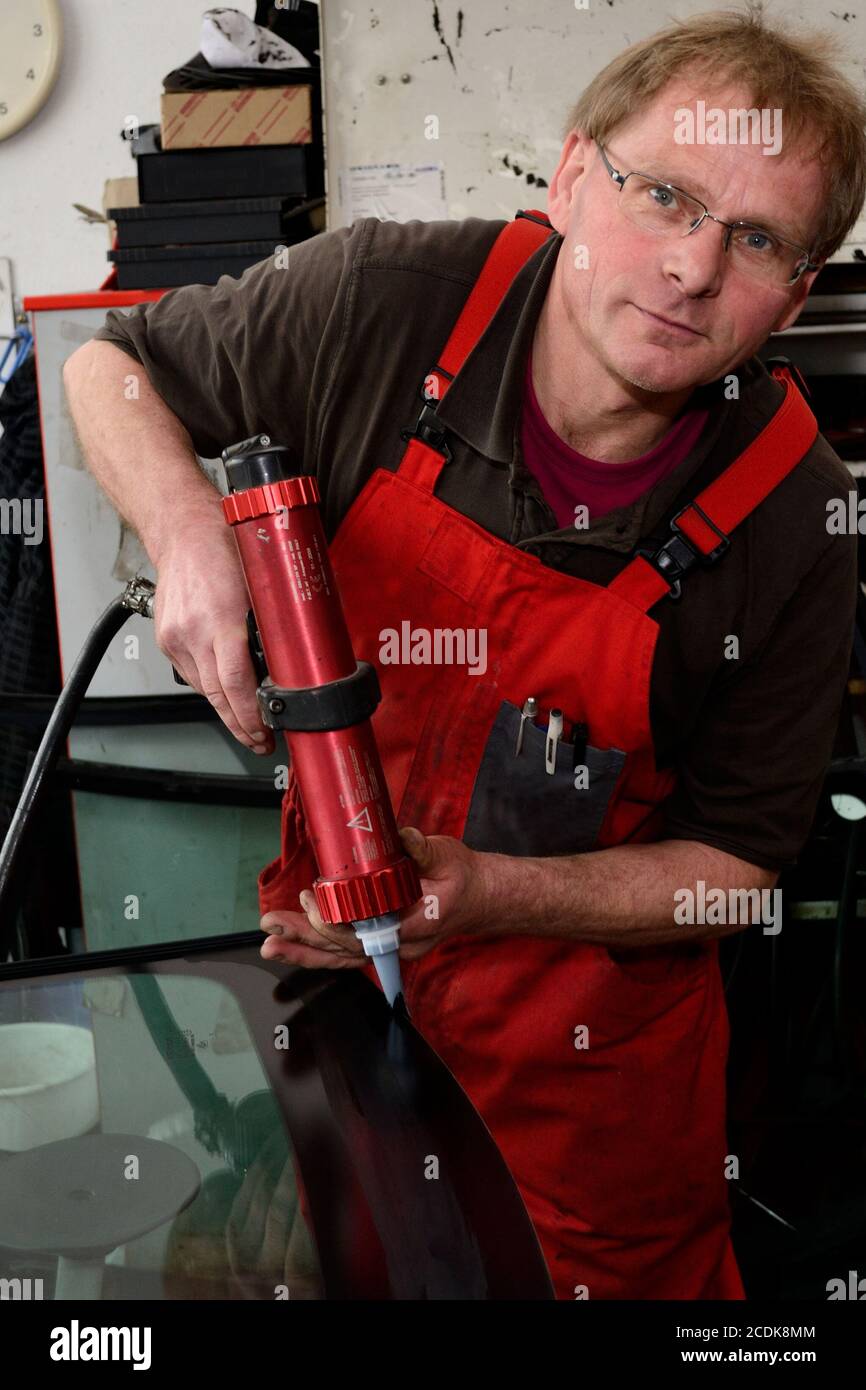 Kfz techniker -Fotos und -Bildmaterial in hoher Auflösung – Alamy