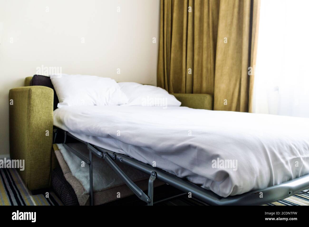 Couch sofa -Fotos und -Bildmaterial in hoher Auflösung – Alamy