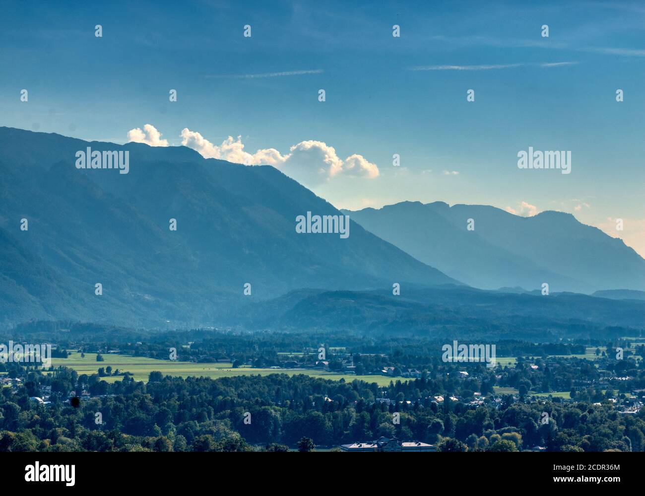 Salzburger Luftaufnahme der Berge im Sommer Stockfotografie - Alamy