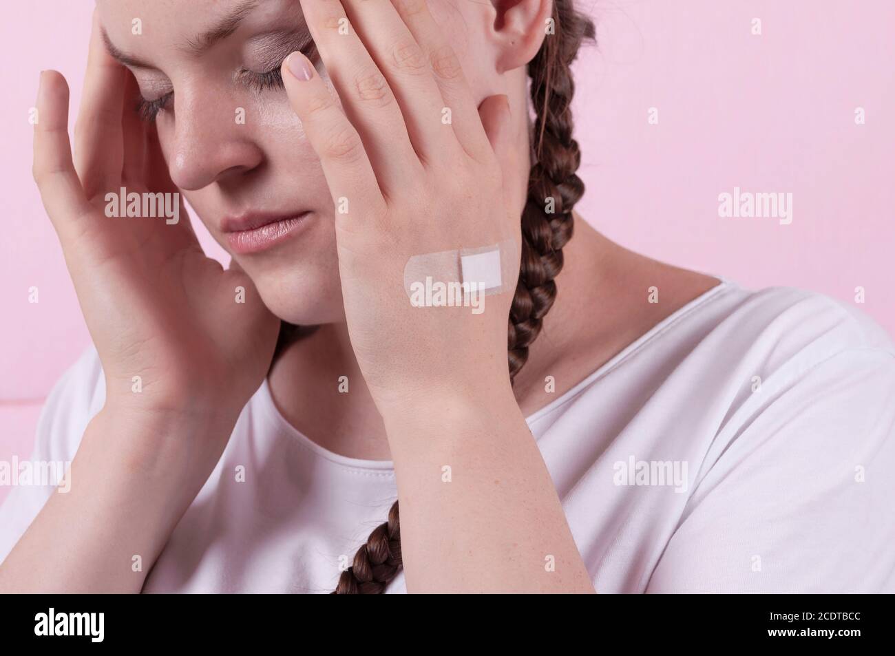 Gips arm mädchen -Fotos und -Bildmaterial in hoher Auflösung – Alamy