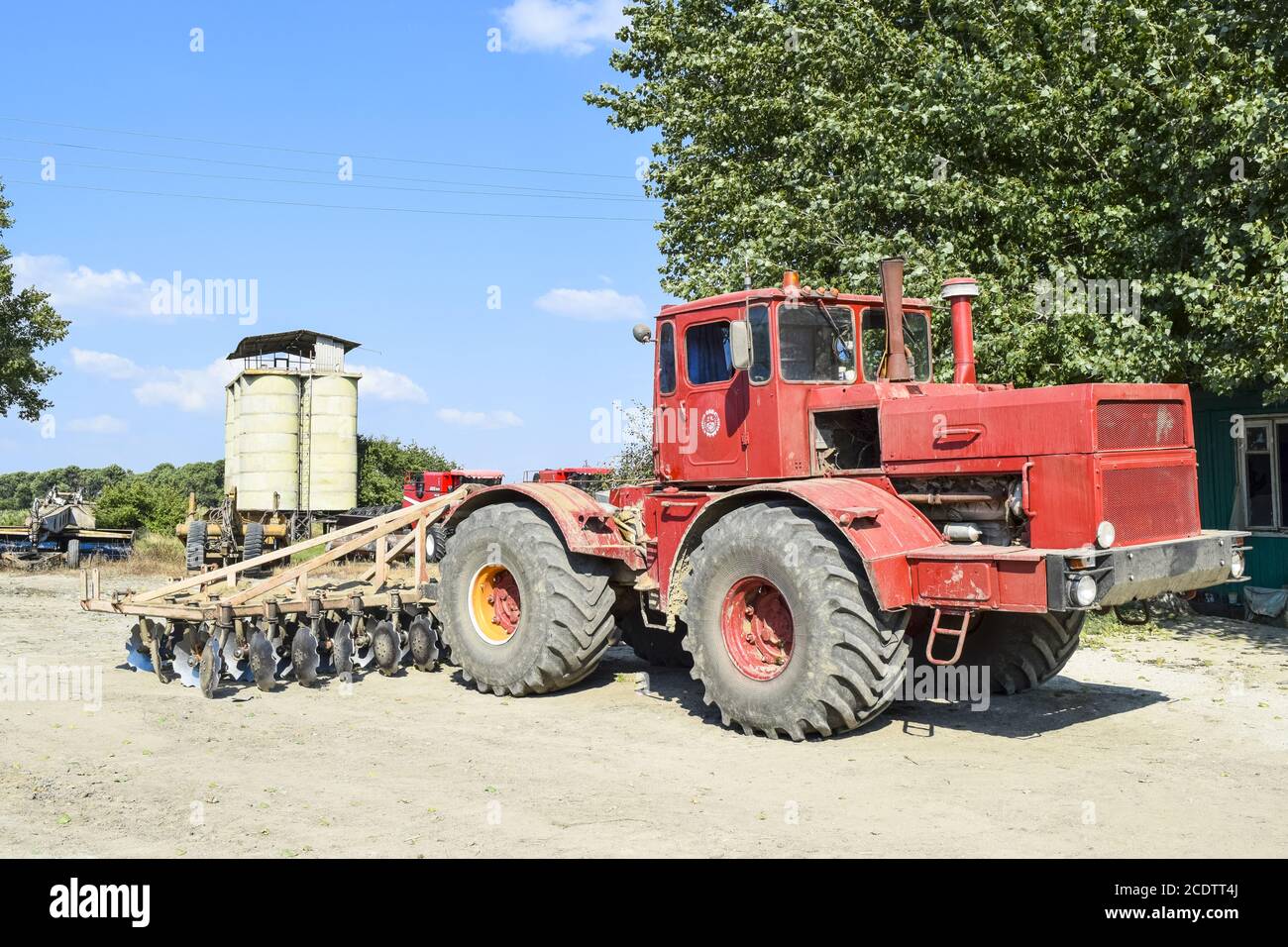 Modern tractor -Fotos und -Bildmaterial in hoher Auflösung – Alamy