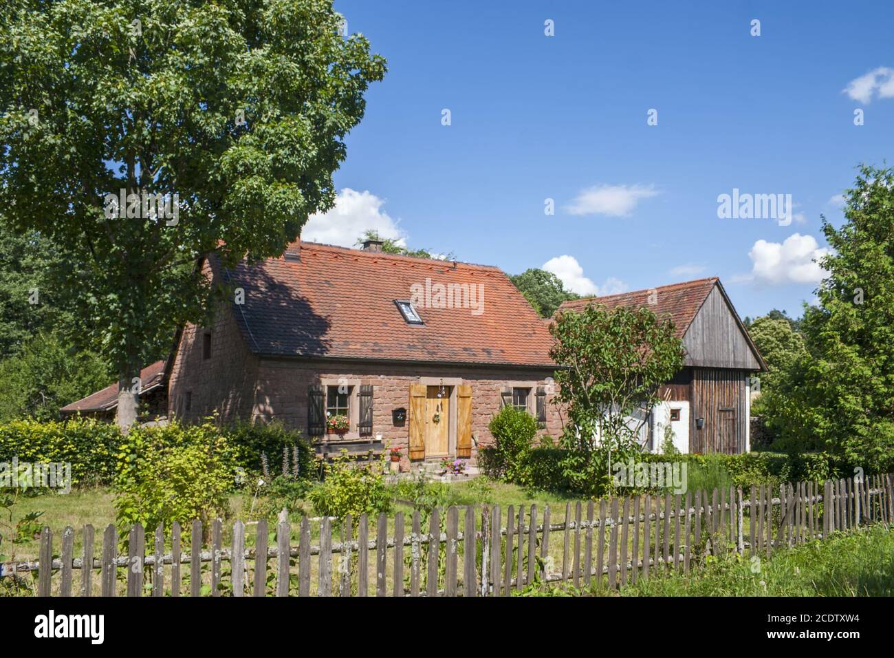 Wald bauernhaus -Fotos und -Bildmaterial in hoher Auflösung – Alamy
