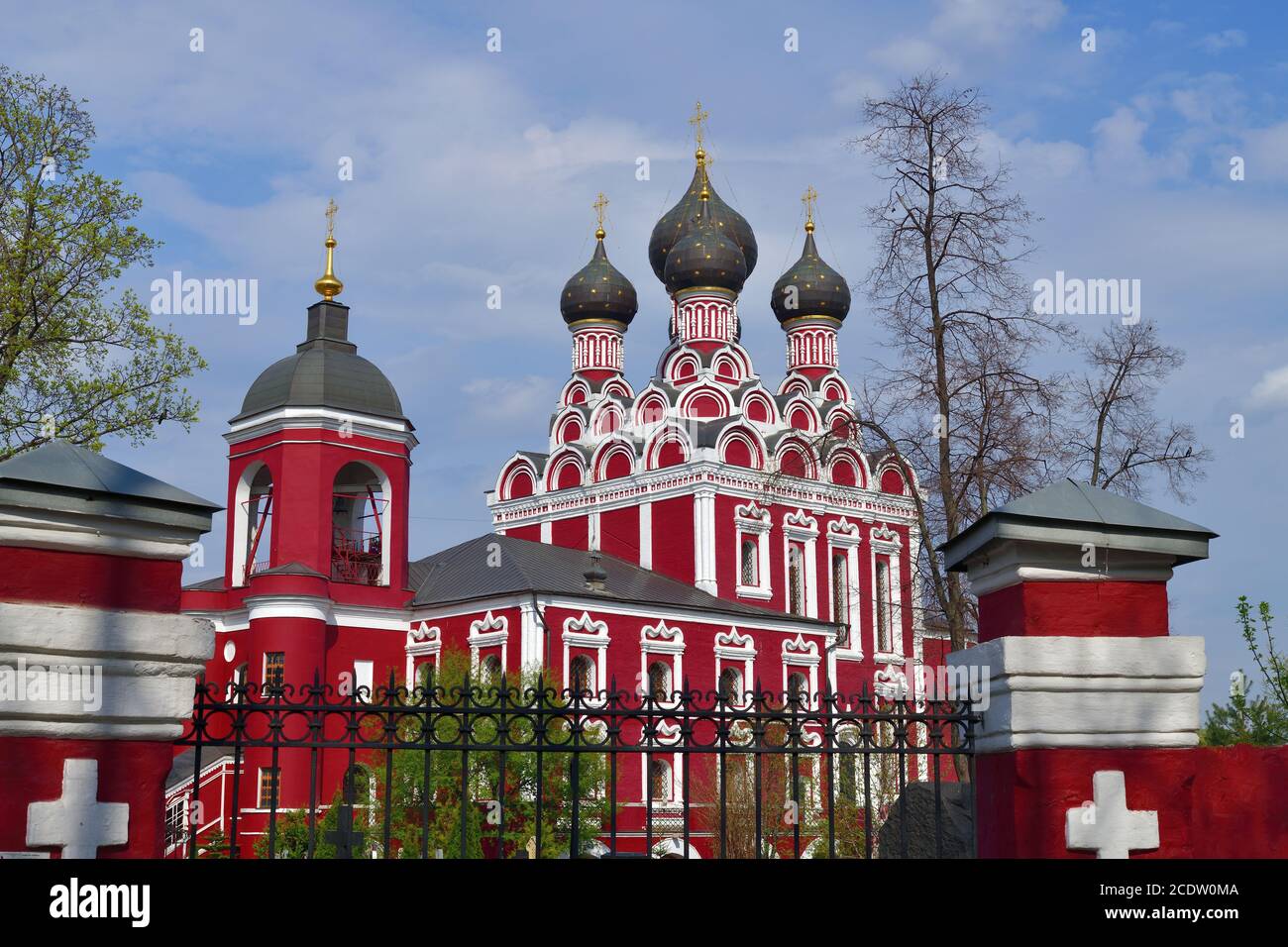Kirche der tikhvin ikone des muttergottes -Fotos und -Bildmaterial in ...