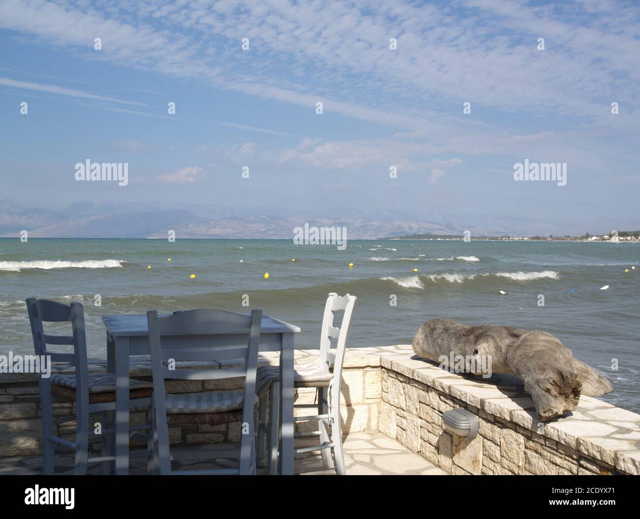Sitzplätze sind im Boathouse, Roda, Korfu, Griechenland Stockfotografie ...