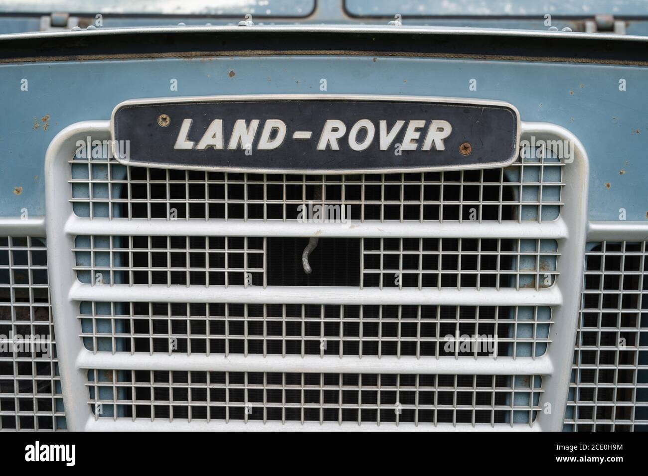 Old land rover front grill -Fotos und -Bildmaterial in hoher Auflösung ...