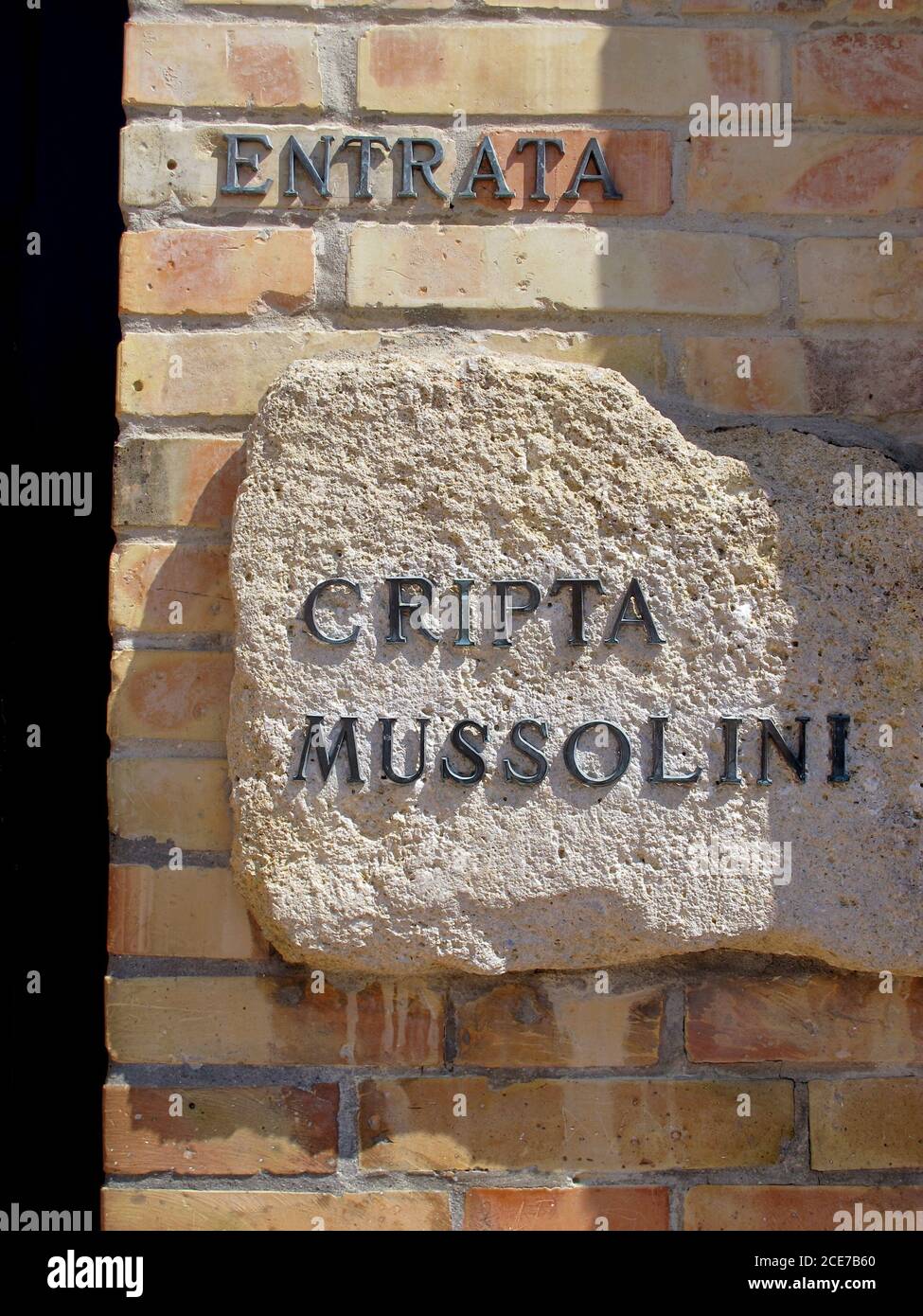 Predappio, Italien. August 2020. Benito Mussolinis letzte Ruhestätte ...