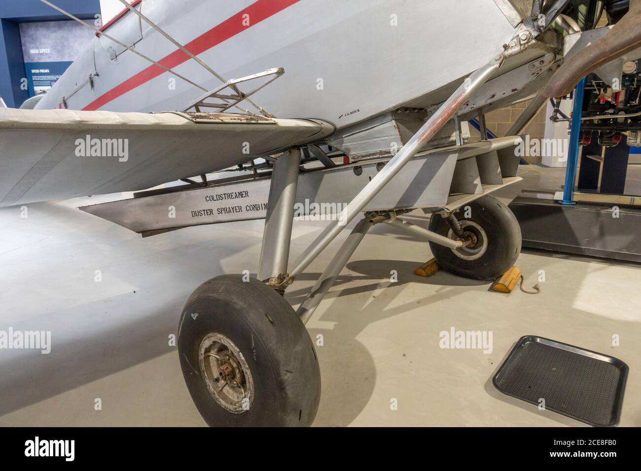 Der Coldstreamer-Staubspritzer auf einer De Havilland DH 82A Tiger Moth ...