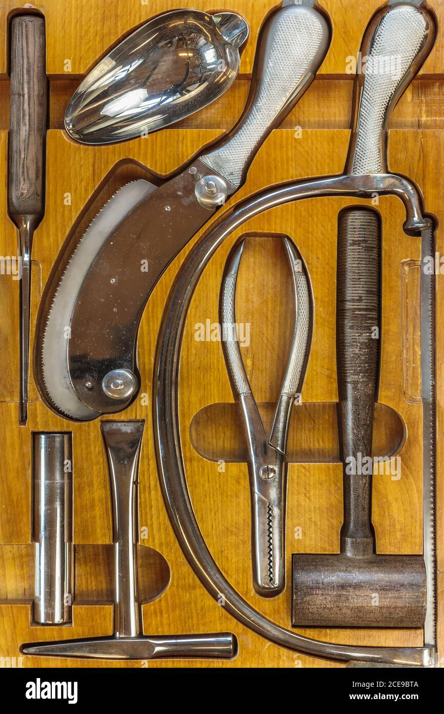 Set of surgical instruments -Fotos und -Bildmaterial in hoher Auflösung ...