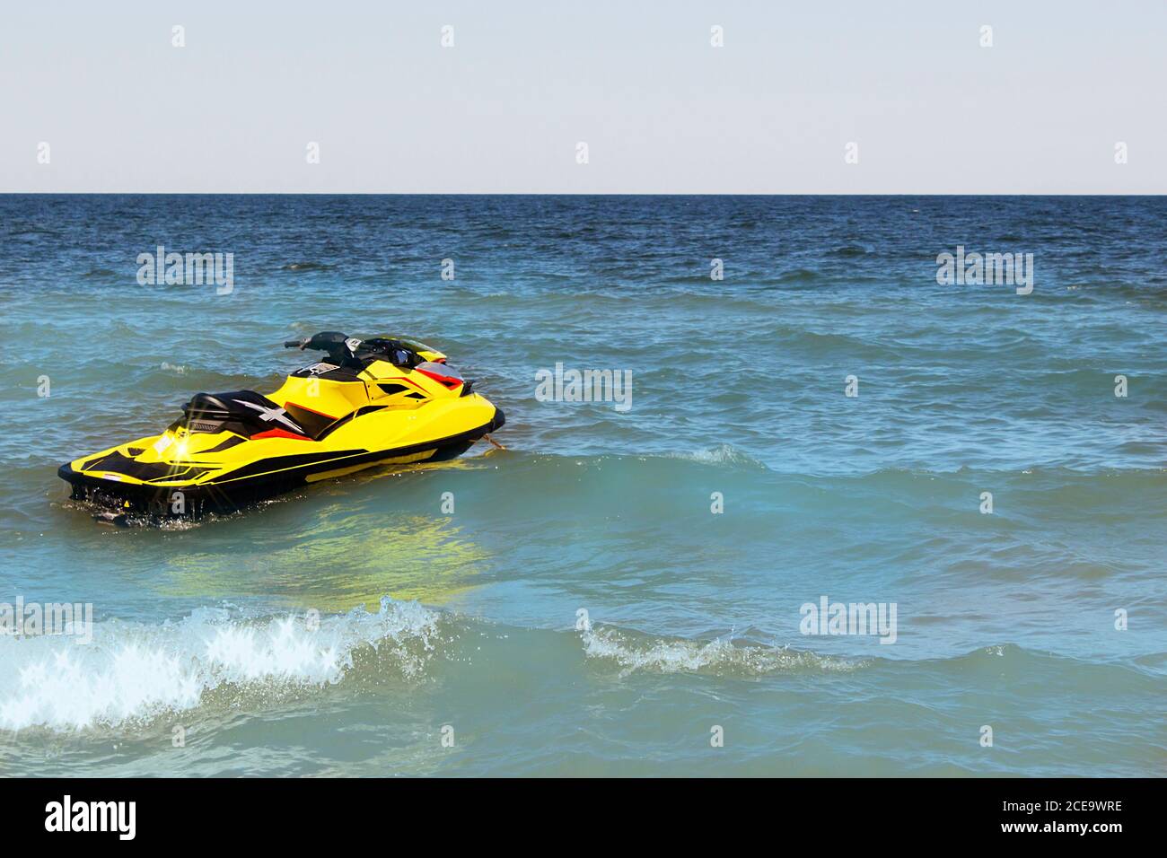 Jetski wasserfahrzeug -Fotos und -Bildmaterial in hoher Auflösung – Alamy
