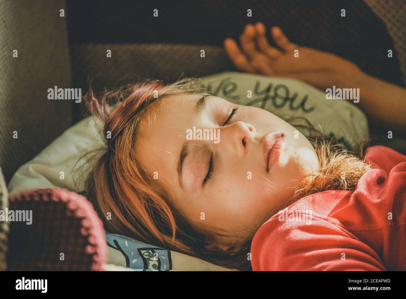 Junge Mädchen Schlafen Im Bett Junge Mädchen Schlafen Im Bett 9 10