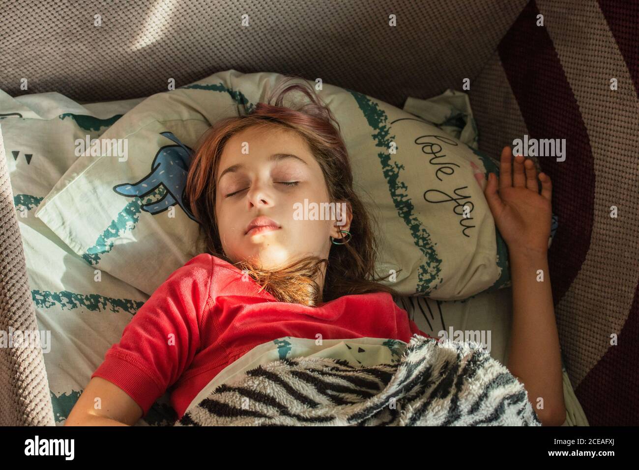 Junge Mädchen Schlafen Im Bett Junge Mädchen Schlafen Im Bett 9 10