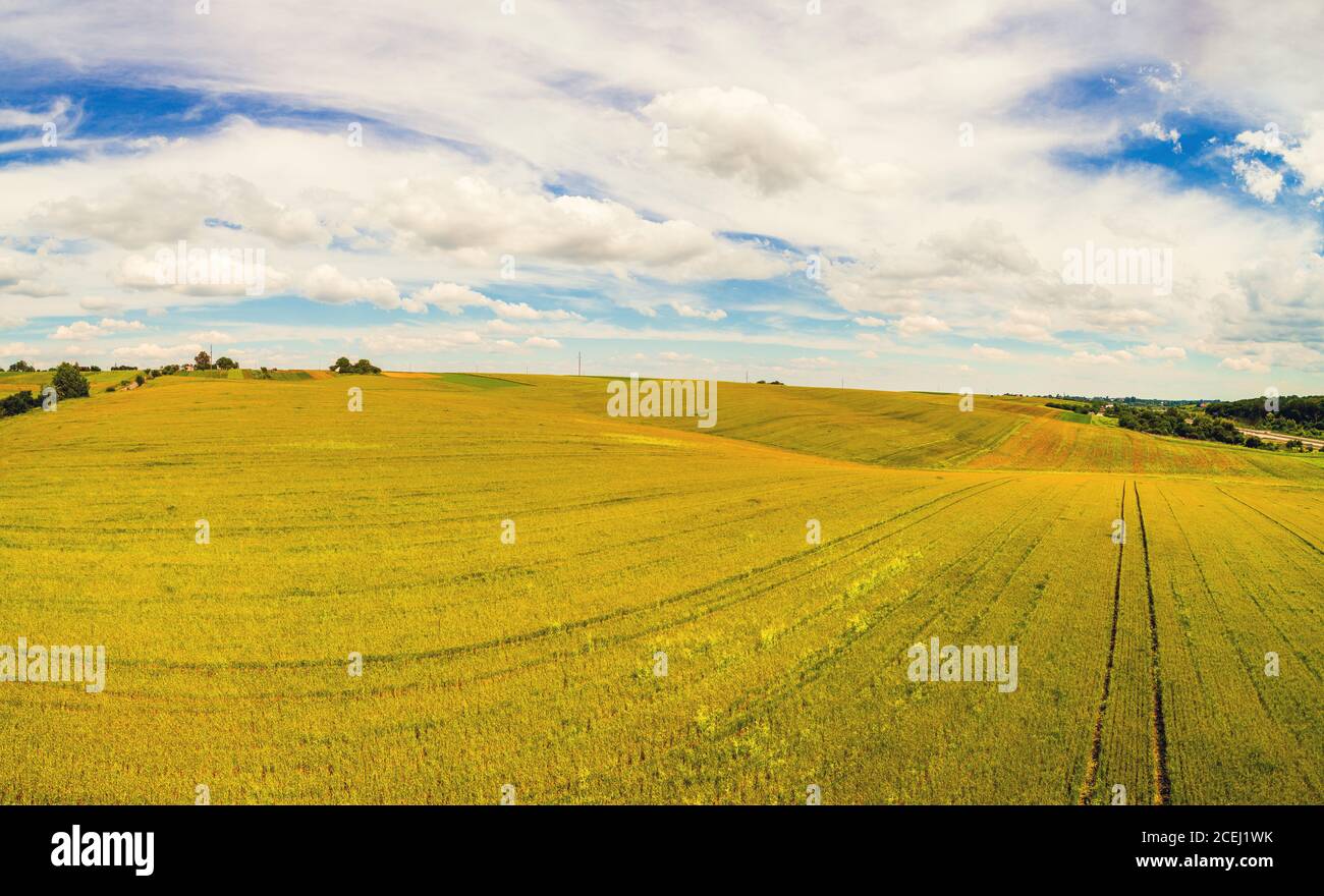 Wolken und Weizenfelder Stockfotos und -bilder Kaufen - Alamy
