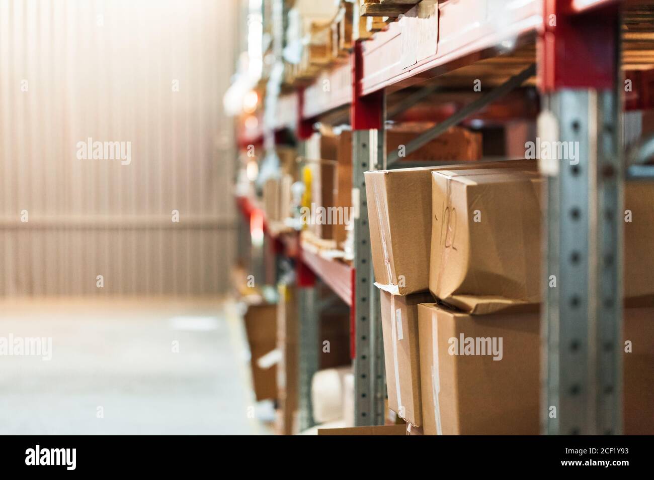 Warehouse Metal Box Stockfotos und -bilder Kaufen - Alamy