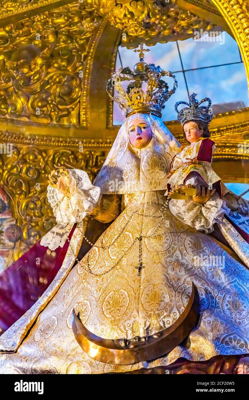 Statua della virgen del rosario -Fotos und -Bildmaterial in hoher Auflösung – Alamy