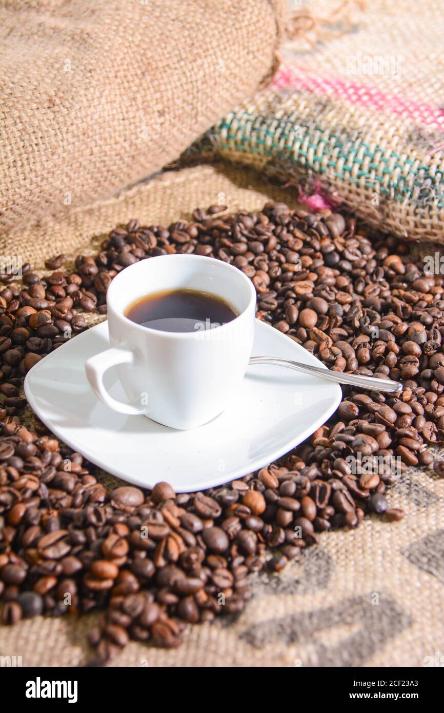 Echter Bohnenkaffee Stockfotos und -bilder Kaufen - Alamy