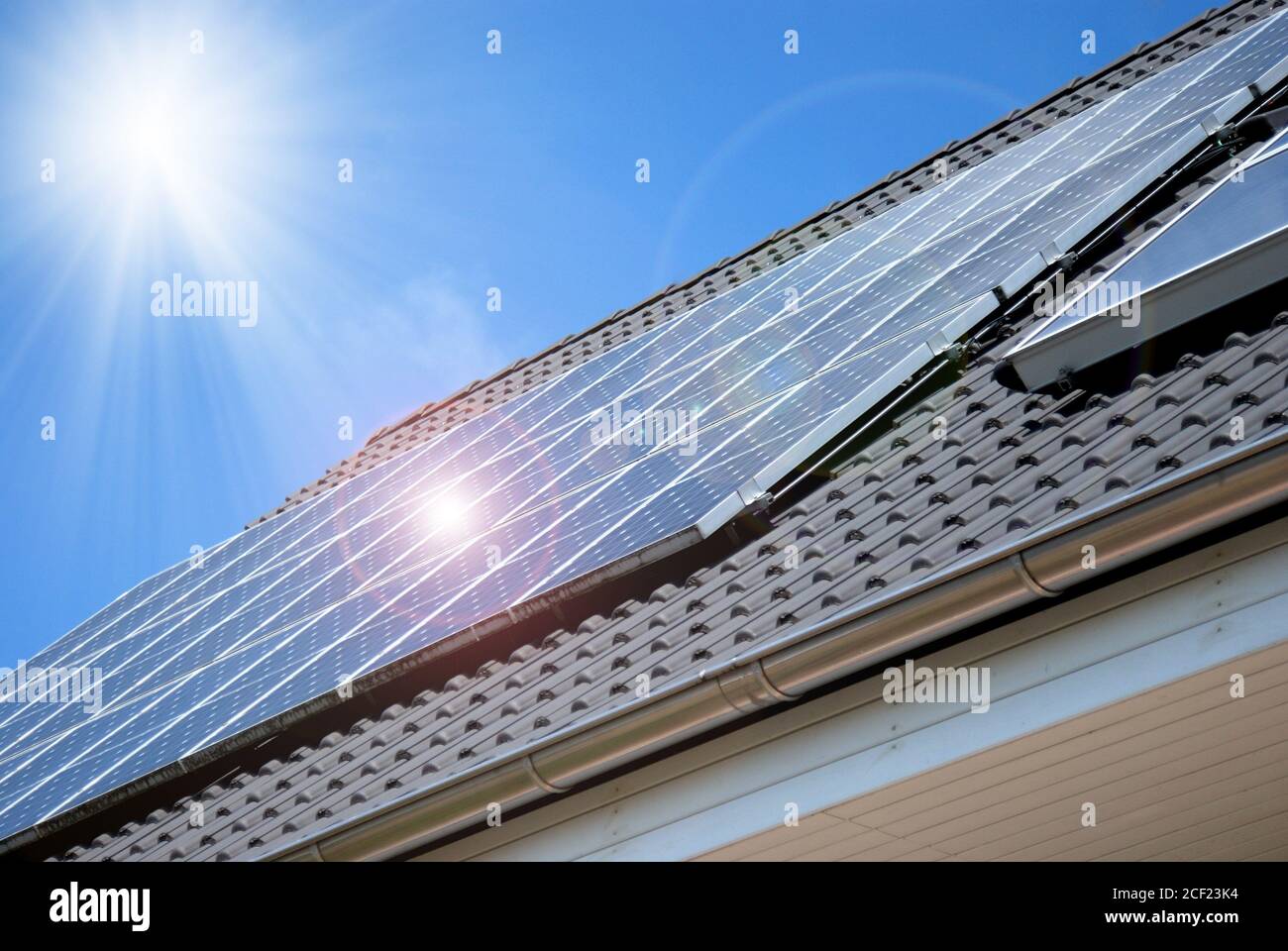 Solar dach himmel -Fotos und -Bildmaterial in hoher Auflösung – Alamy