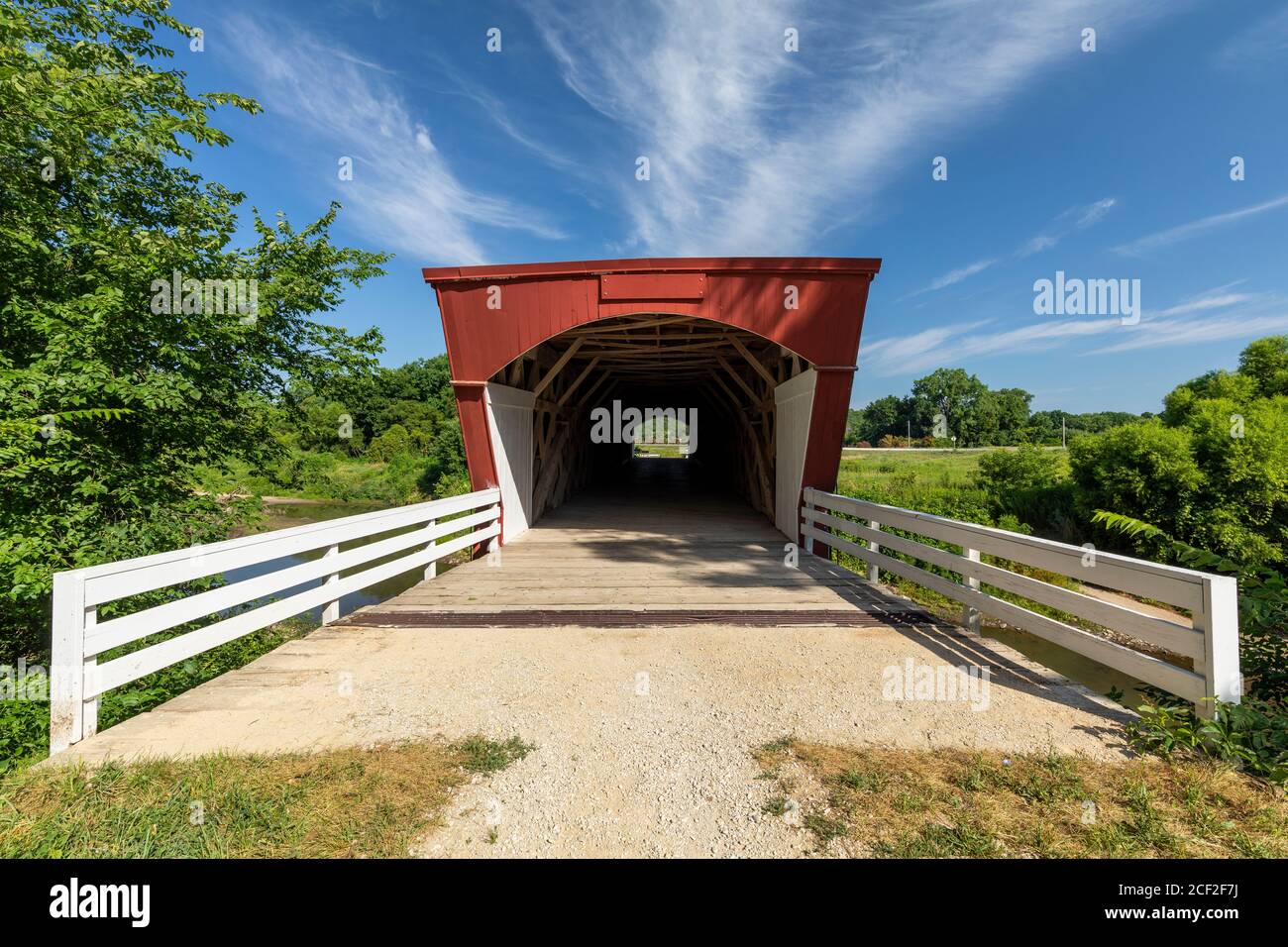 Red truss bridge -Fotos und -Bildmaterial in hoher Auflösung – Alamy