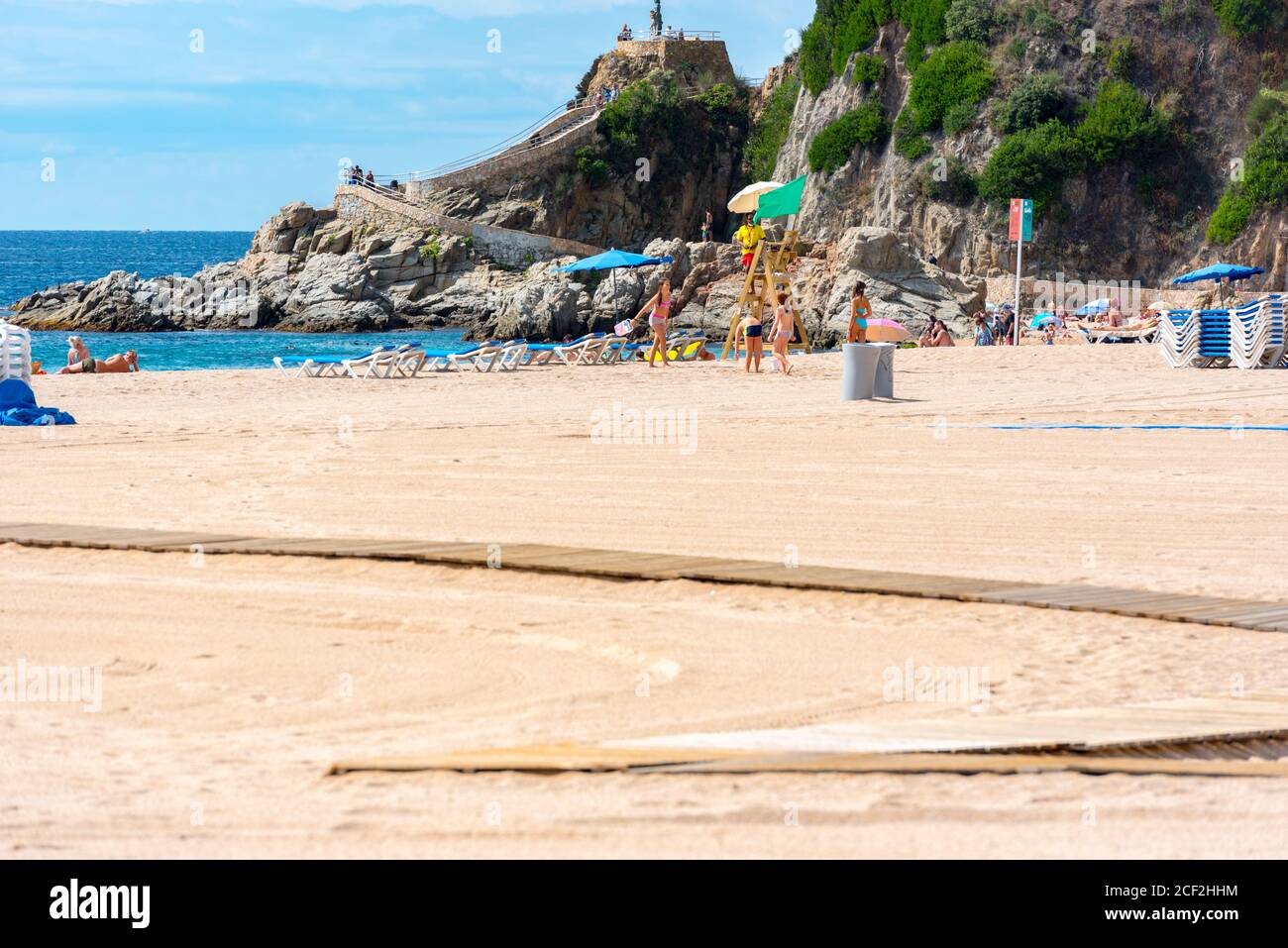 Lloret de Mar, Spanien : 2020 2 Sept : Menschen am Strand von Lloret de ...