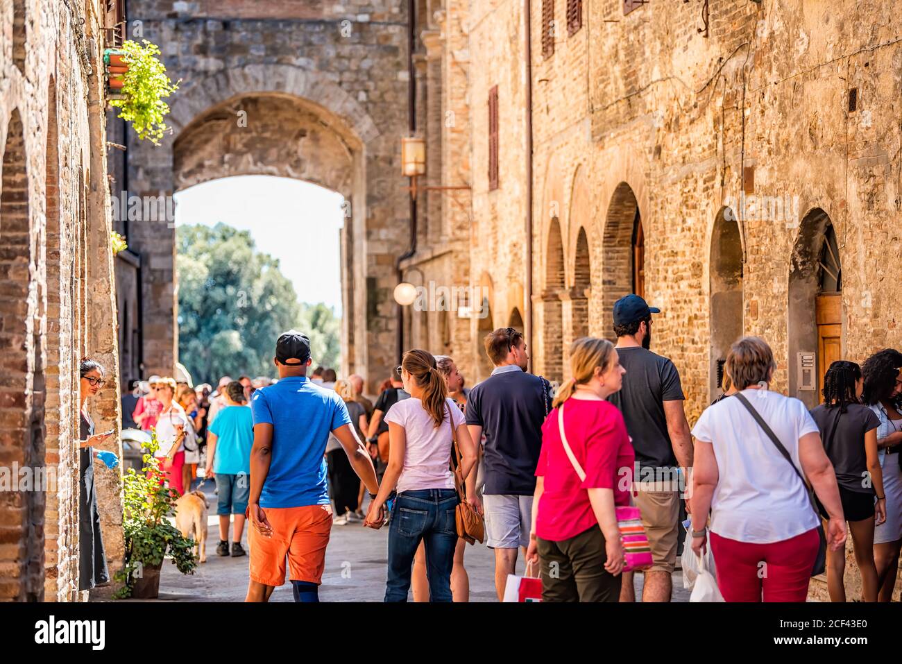 Torbogen im mittelalterlichen san gimignano -Fotos und -Bildmaterial in ...