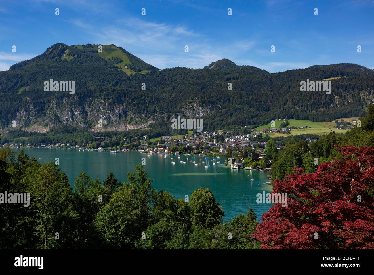 Sankt Gilgen Am Wolfgang See Mit Dem Zwoelferhorn Stockfotos und ...
