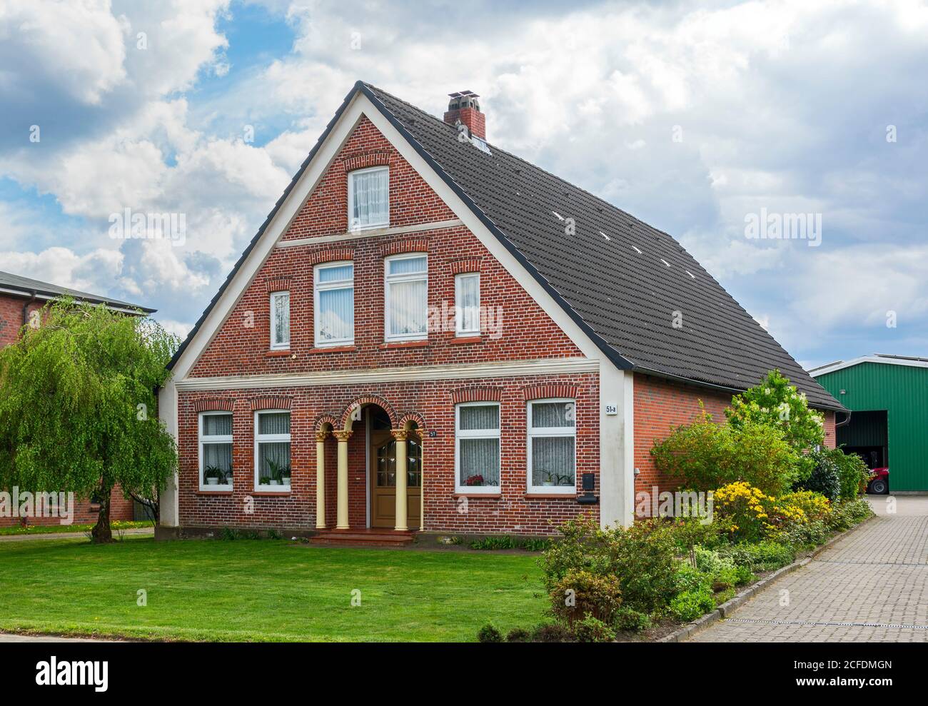 Bauernhaus giebel -Fotos und -Bildmaterial in hoher Auflösung – Alamy