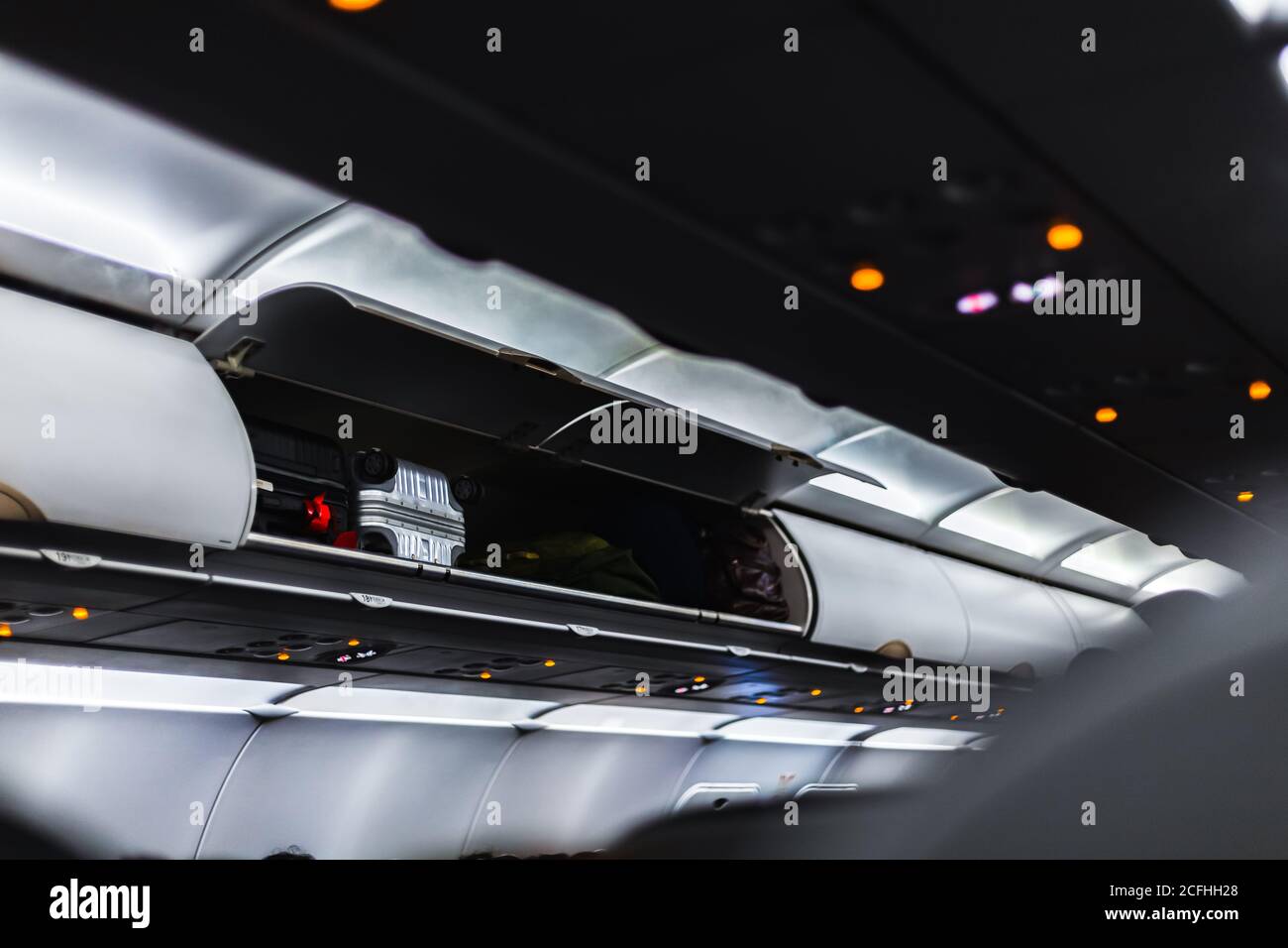 Regale aufstellen -Fotos und -Bildmaterial in hoher Auflösung – Alamy