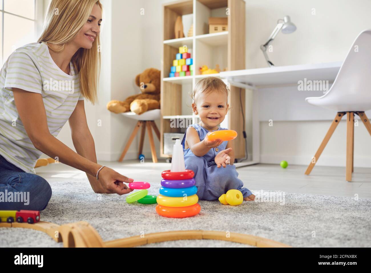 Bunte pyramide -Fotos und -Bildmaterial in hoher Auflösung – Alamy
