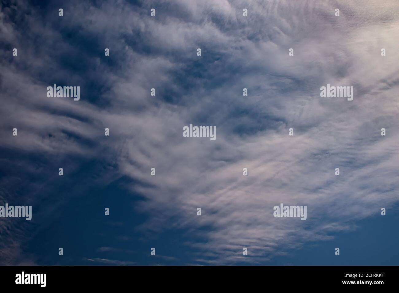 Hohe dünne wolken -Fotos und -Bildmaterial in hoher Auflösung – Alamy