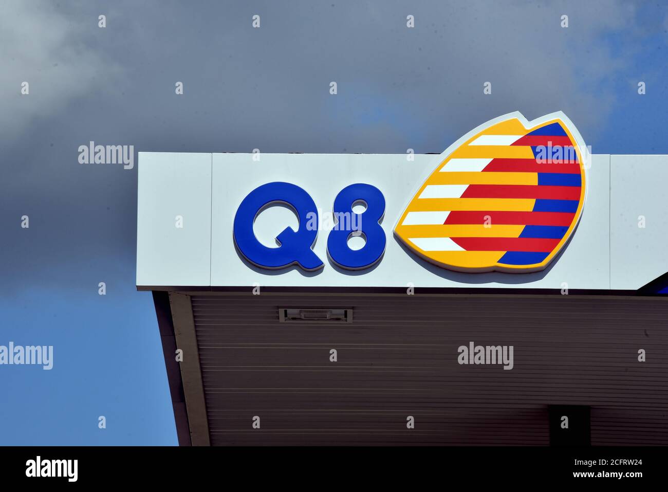 Marnach, Luxemburg. September 2020. Logo und Schriftzug der Tankstelle ...