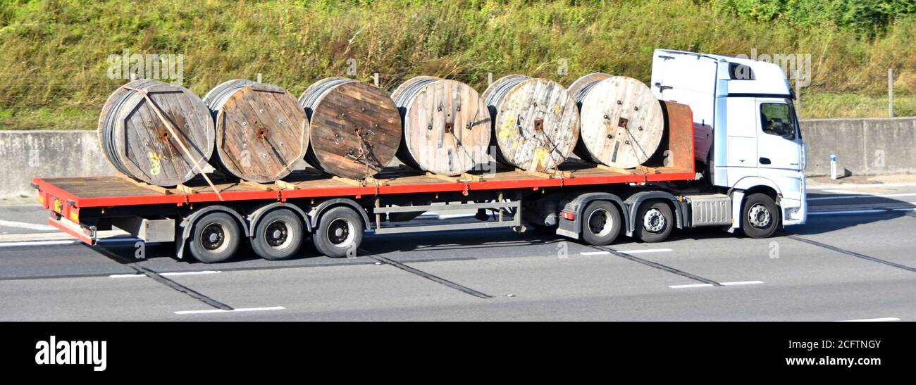 Hgv articulated lorry trailer loaded -Fotos und -Bildmaterial in hoher ...