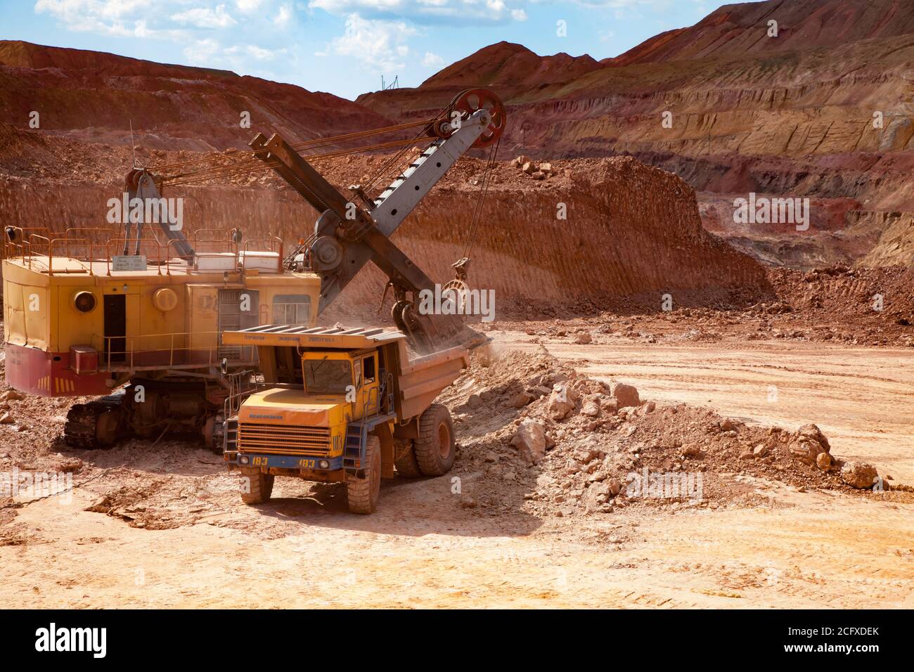 Mining bagger -Fotos und -Bildmaterial in hoher Auflösung – Alamy