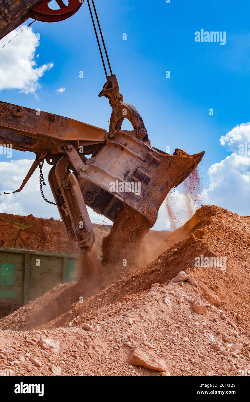 Bucket mining -Fotos und -Bildmaterial in hoher Auflösung - Seite 3 - Alamy