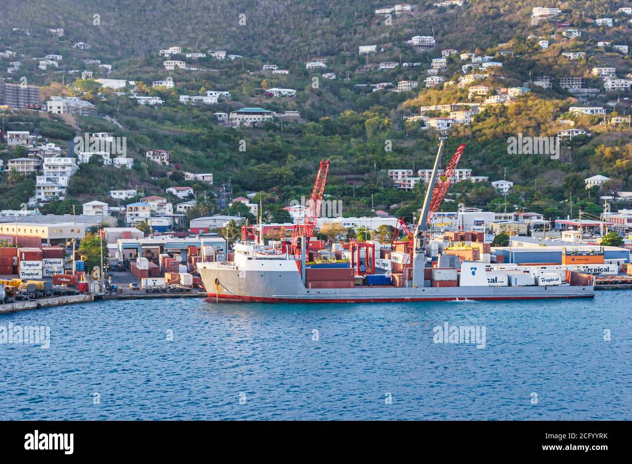 Containers commercial port -Fotos und -Bildmaterial in hoher Auflösung ...