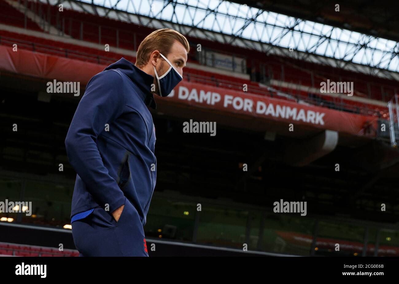 Harry kane mask -Fotos und -Bildmaterial in hoher Auflösung – Alamy