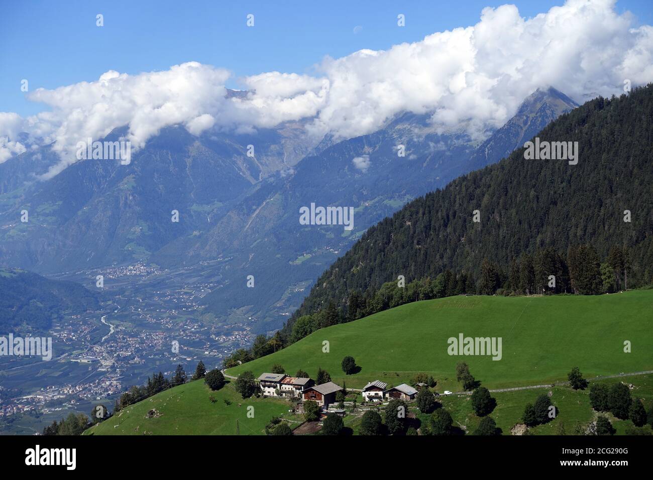 Alm mit bergbauernhof -Fotos und -Bildmaterial in hoher Auflösung – Alamy