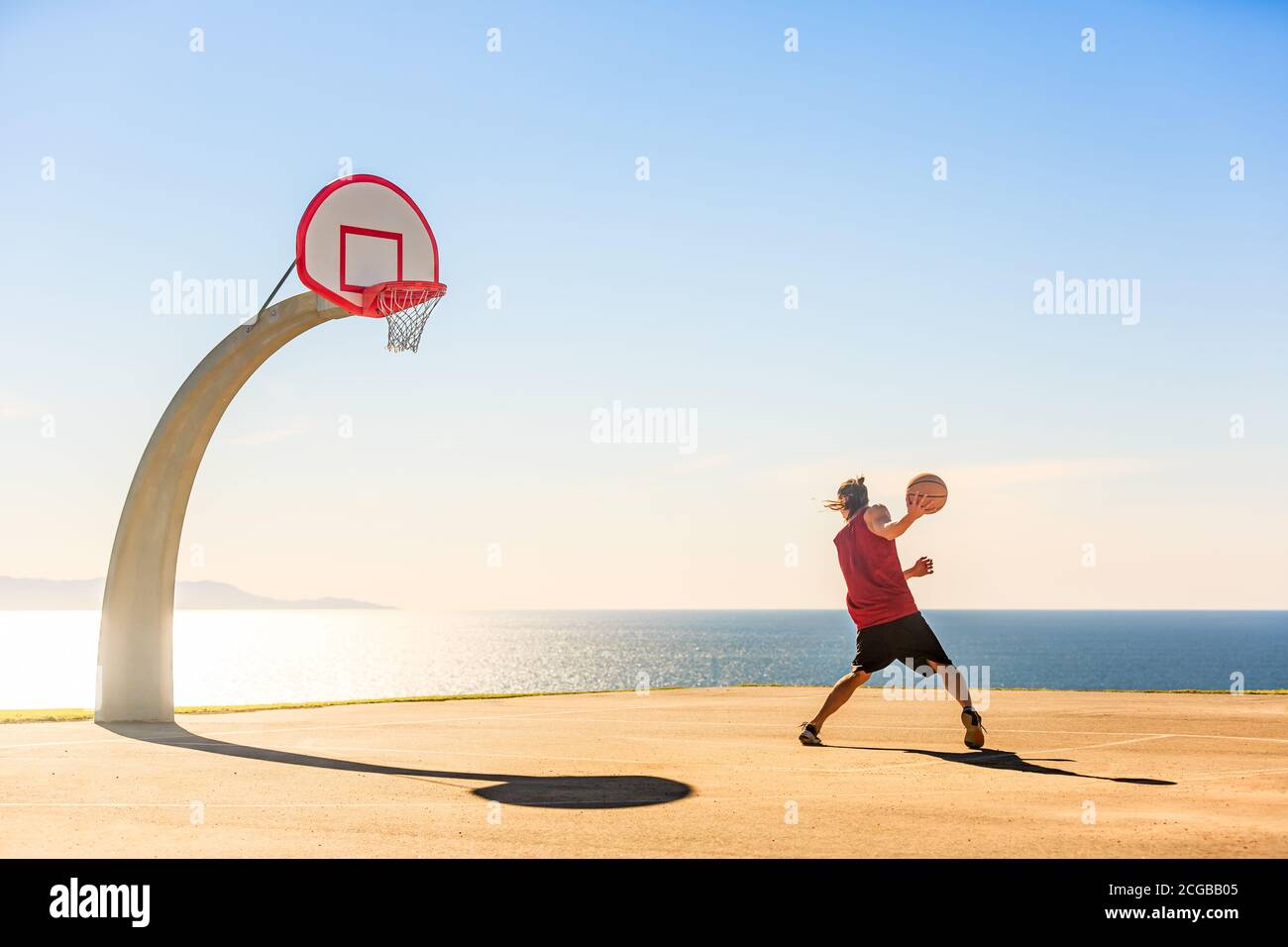 Basketball am strand -Fotos und -Bildmaterial in hoher Auflösung – Alamy