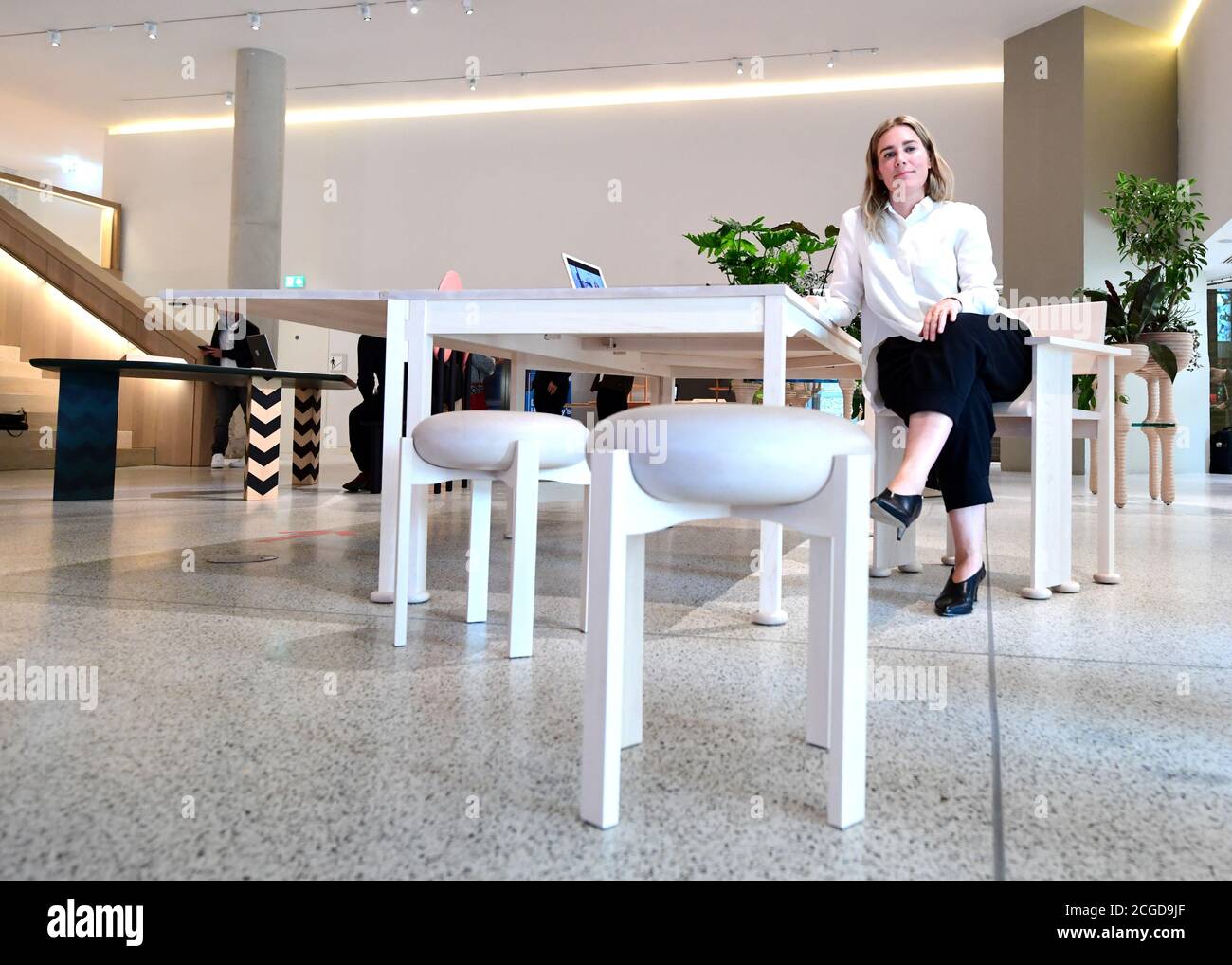 Designerin Maria Bruun mit Nordic Pioneer bei einer Vorschau auf ...