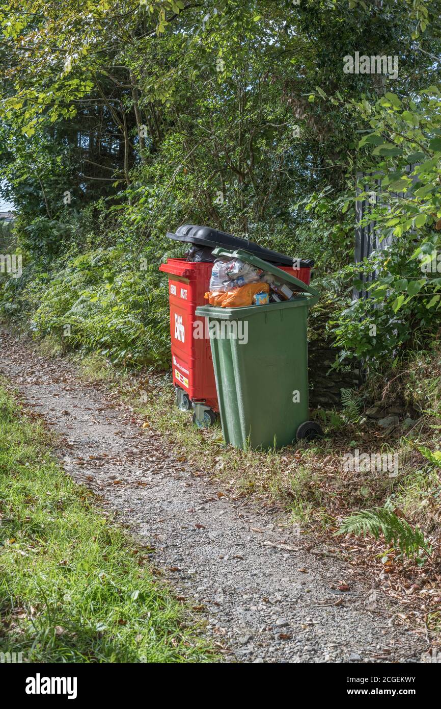 Wheelie dumspter -Fotos und -Bildmaterial in hoher Auflösung – Alamy