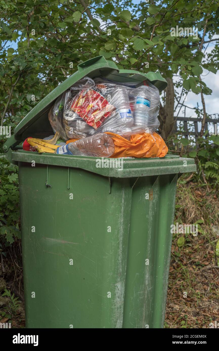 Wheelie dumspter -Fotos und -Bildmaterial in hoher Auflösung – Alamy