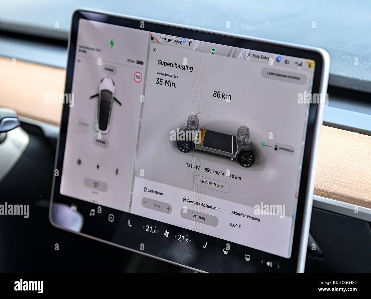 Tesla cockpit -Fotos und -Bildmaterial in hoher Auflösung – Alamy