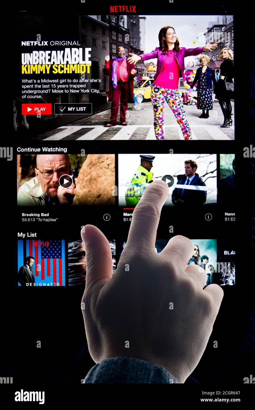 Netflix auf dem handy -Fotos und -Bildmaterial in hoher Auflösung – Alamy