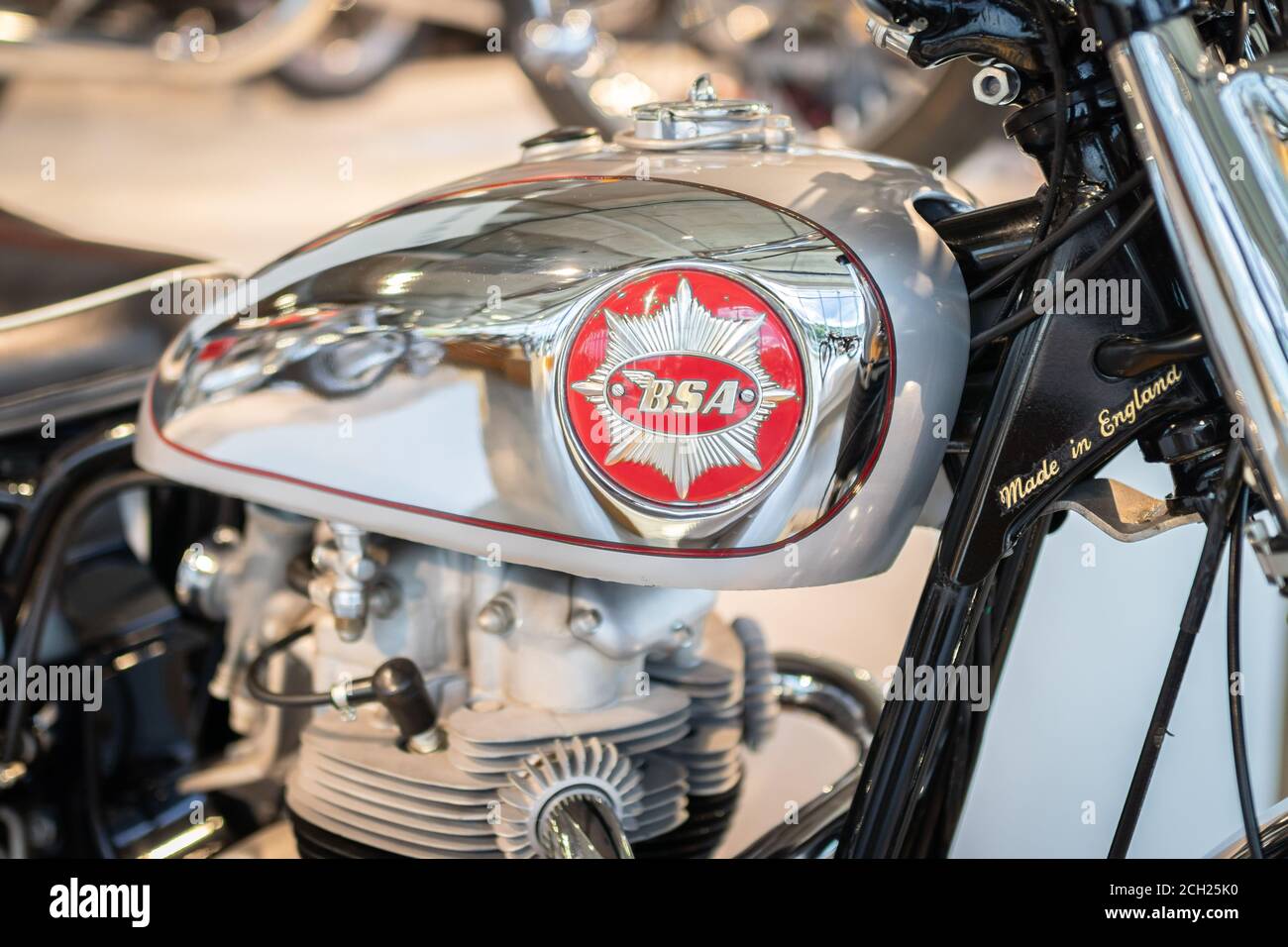 Bsa motorcycle tank with bsa logo -Fotos und -Bildmaterial in hoher ...
