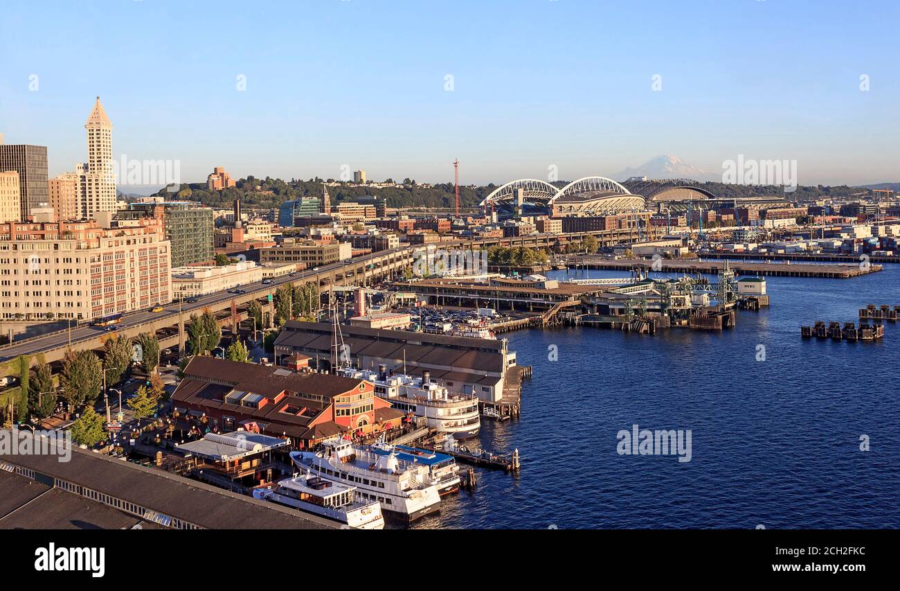 Die Skyline von Seattle vom Great Wheel aus gesehen, einem Riesenrad an ...
