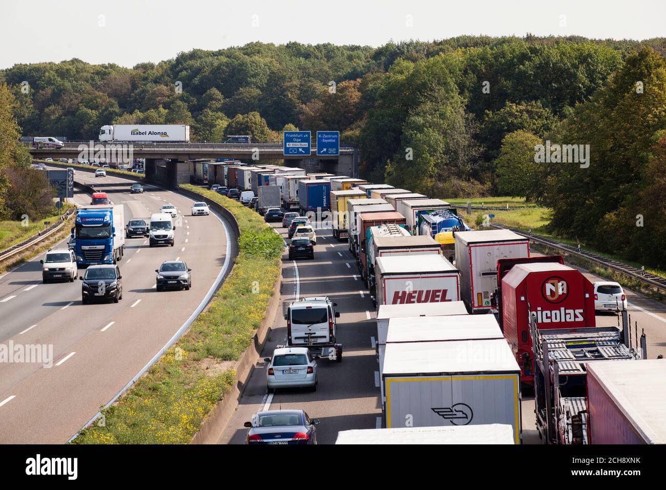 Stau auf der Autobahn A4 im Süden von Köln, Richtung Frankfurt, Köln ...