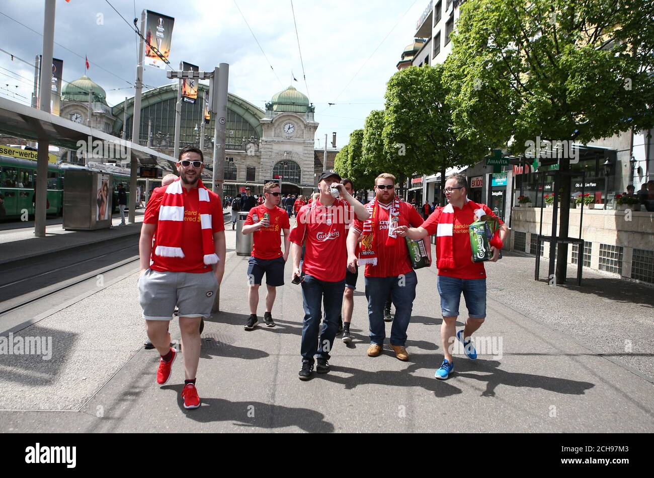 Liverpool-Fans im Bahnhof Basel SBB vor dem Finale der UEFA Europa ...