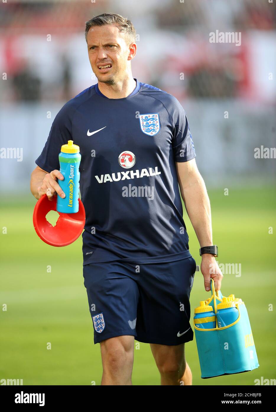 Trainer sam england -Fotos und -Bildmaterial in hoher Auflösung – Alamy