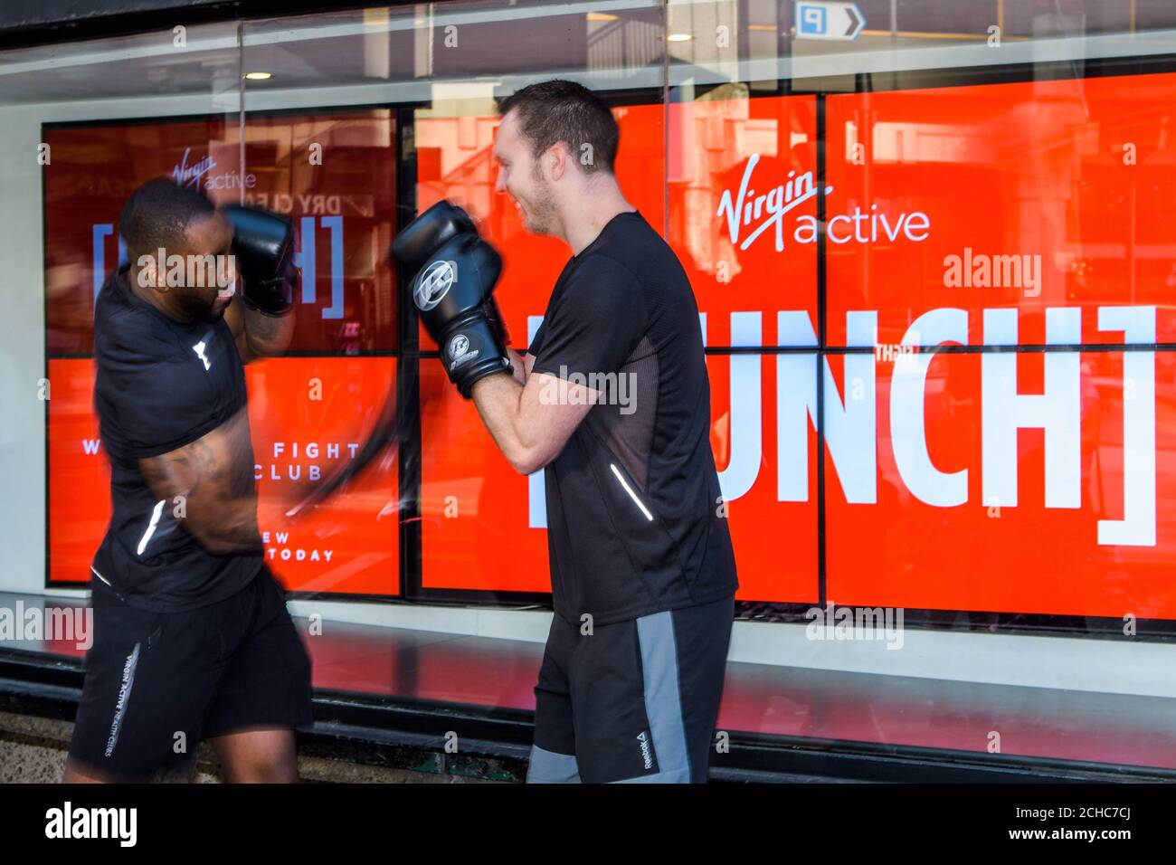 Richtige personal trainer josh morgan -Fotos und -Bildmaterial in hoher ...