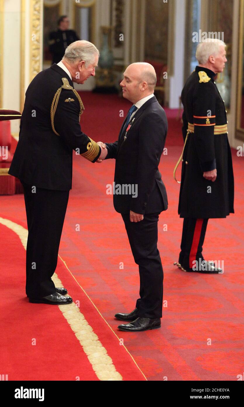 Alexander Mustard wird vom Prince of Wales im Buckingham Palace zum MBE ...