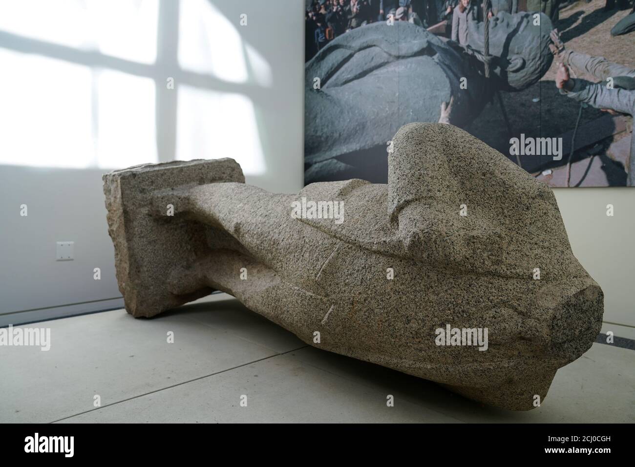 Die kopflose Statue von Michail Gorbatschow, Generalsekretär der ...