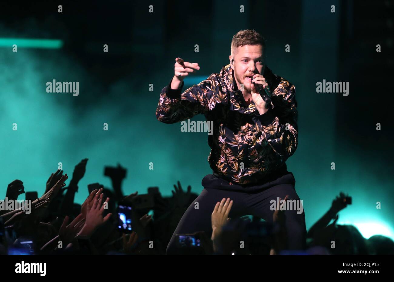 Imagine dragons singer -Fotos und -Bildmaterial in hoher Auflösung – Alamy